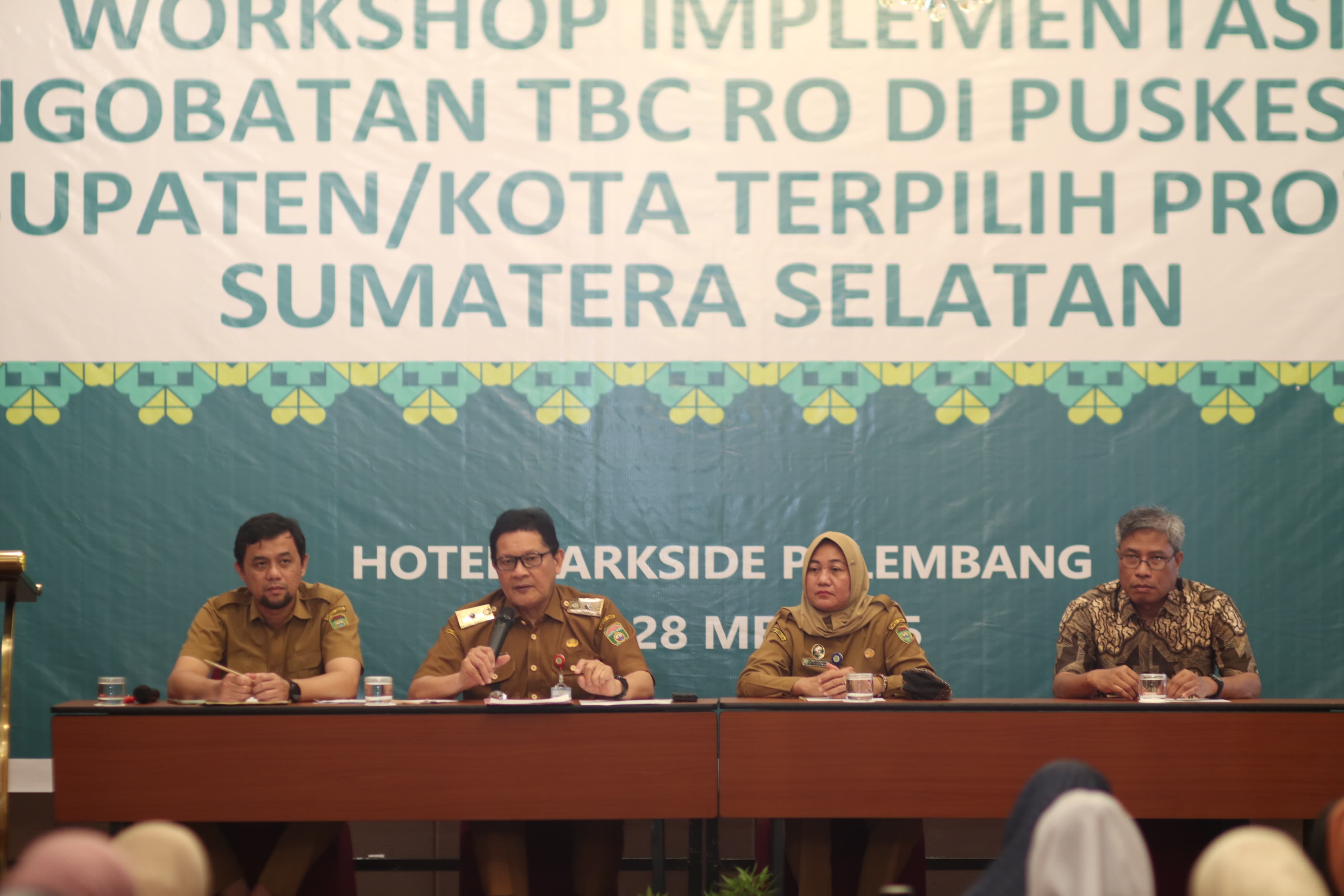 Kepala Dinas Kesehatan Provinsi Sumatera Selatan Bapak dr. H. Trisnawarman, M.Kes., Sp.KKLP ...